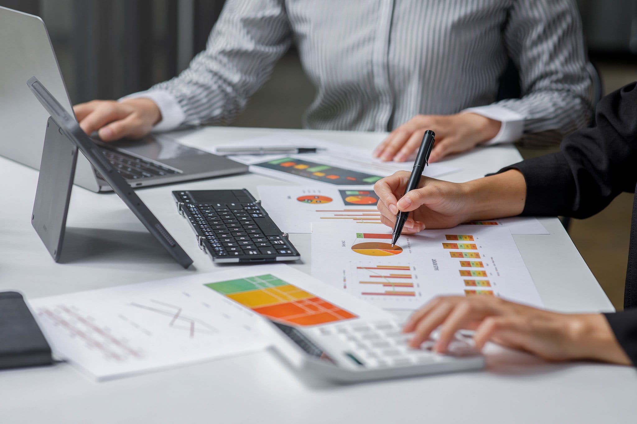 Qlik otwiera oczy na firmowe dane - Data Wizards